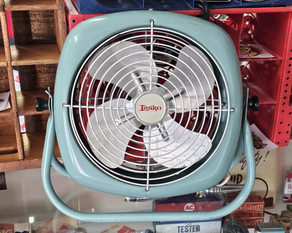 Lasko Metal Box Fan Model 52-10 FS 1950s Working Aqua Blue