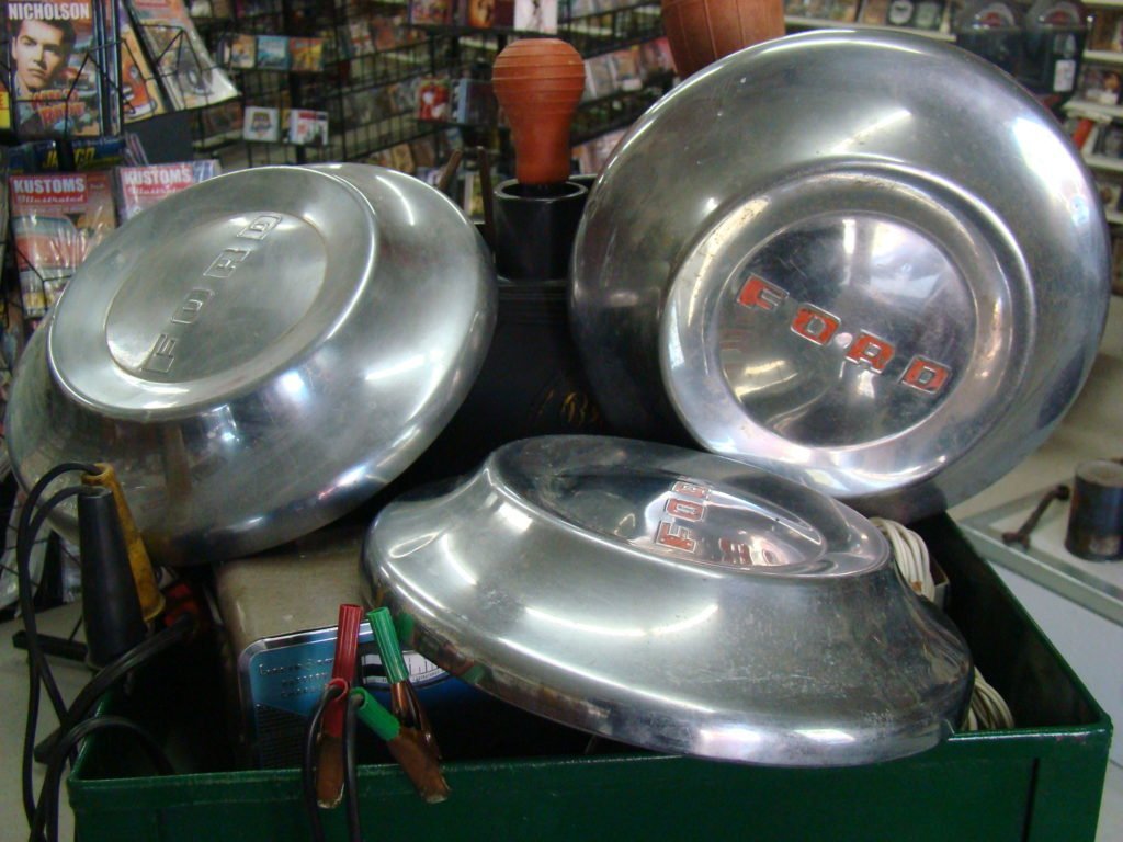 1950s Early Hubcap Set, Original Set Of 4 Outside Nipple