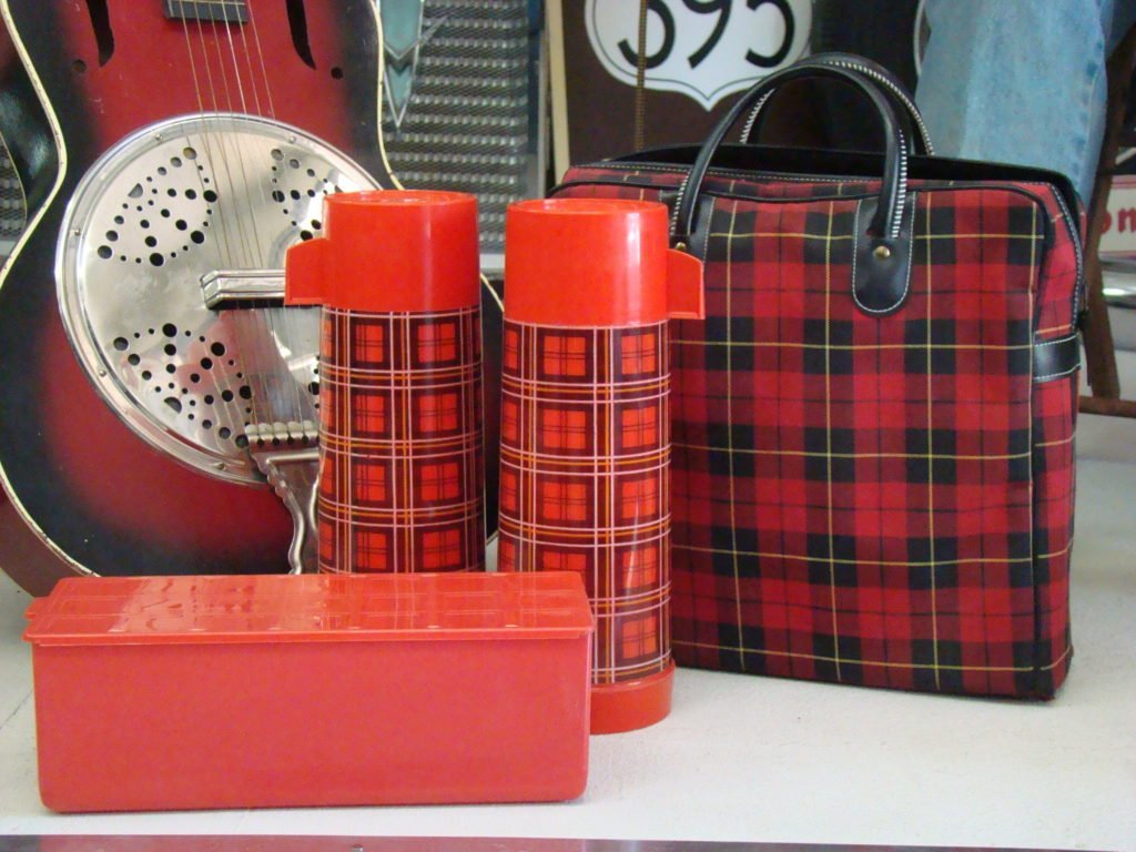 Aladdin Plaid Picnic Travel Set With Case Great Shape
