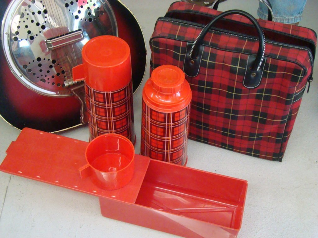 Aladdin Plaid Picnic Travel Set With Case Great Shape