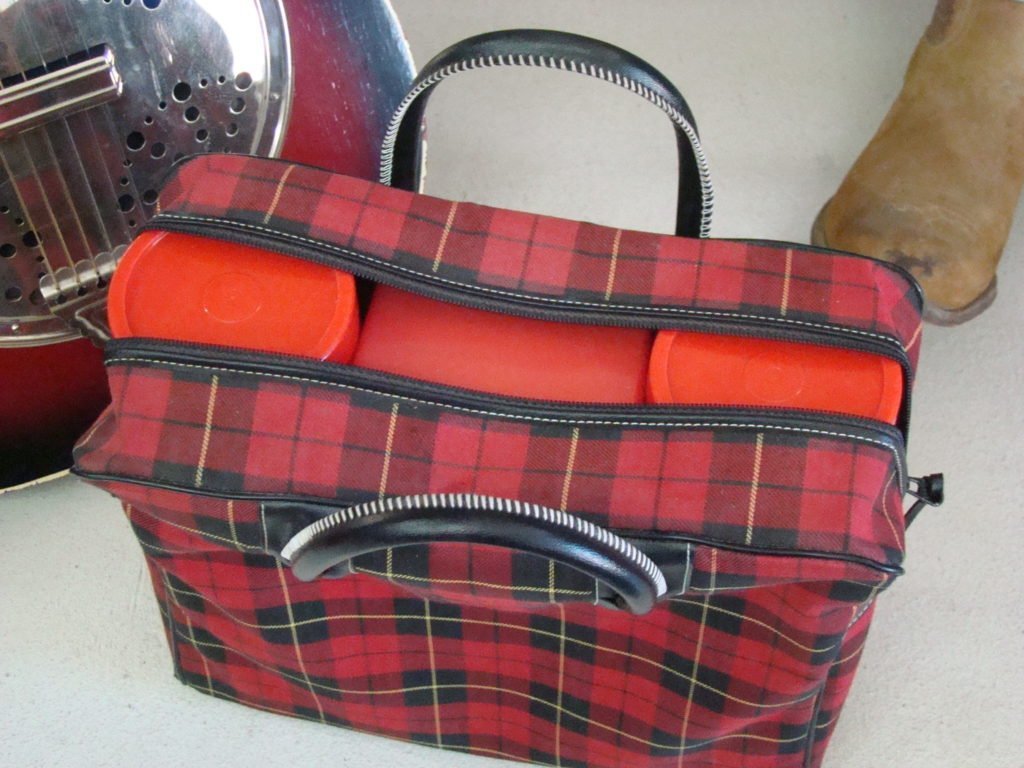 Aladdin Plaid Picnic Travel Set With Case Great Shape