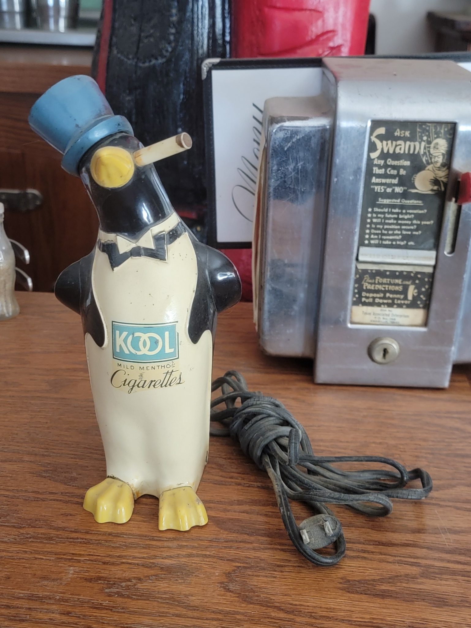 KOOL Cigarettes Willie The Penguin Bar Top Lighter, RARE