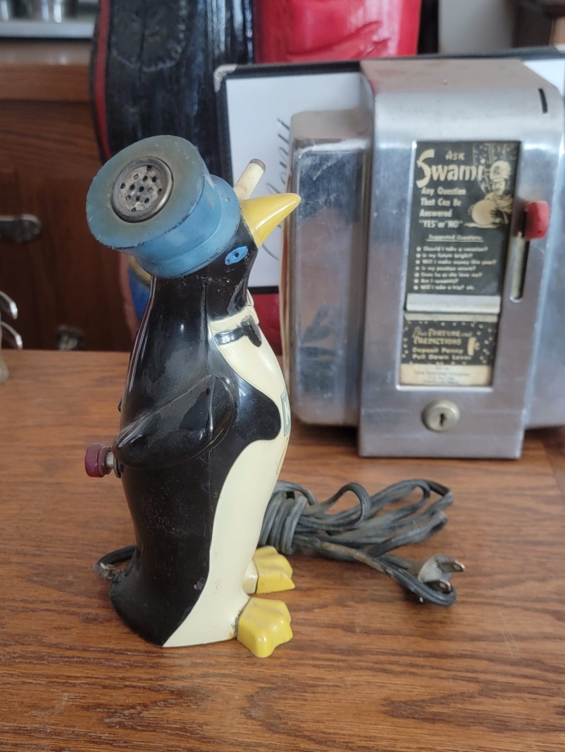KOOL Cigarettes Willie The Penguin Bar Top Lighter, RARE